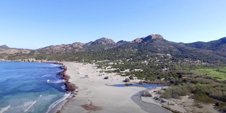 Les plages idylliques autour de l'Île Rousse - La Corse